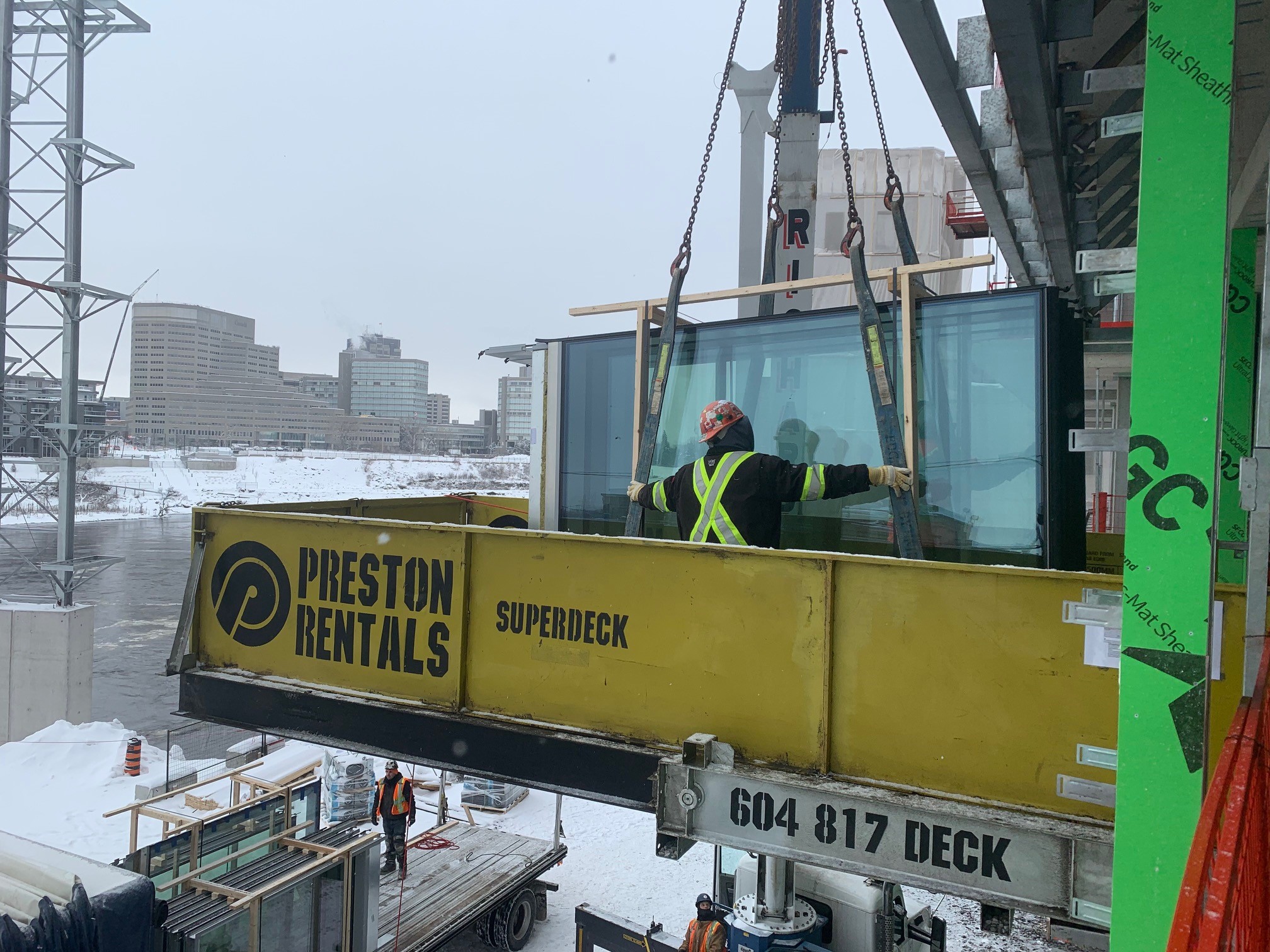 Preston Rentals Brings Retractable Loading Platform System To Canada