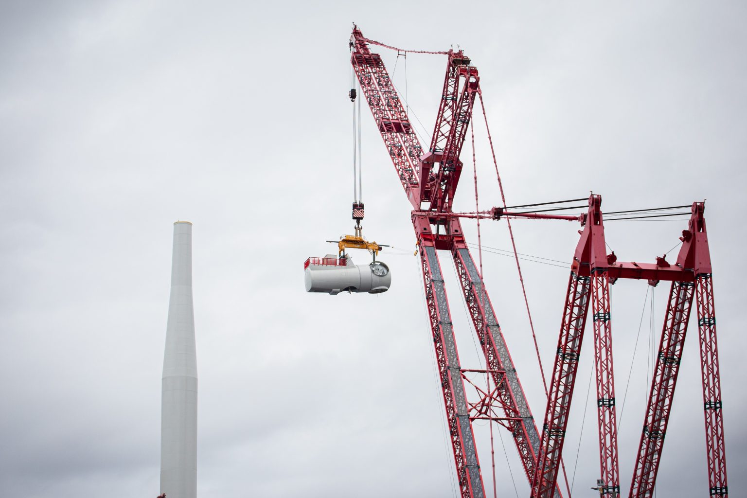 Assembling The World s Largest Floating Offshore Wind Farm Crane And assembling-the-world-s-largest-floating-offshore-wind-farm-crane-and